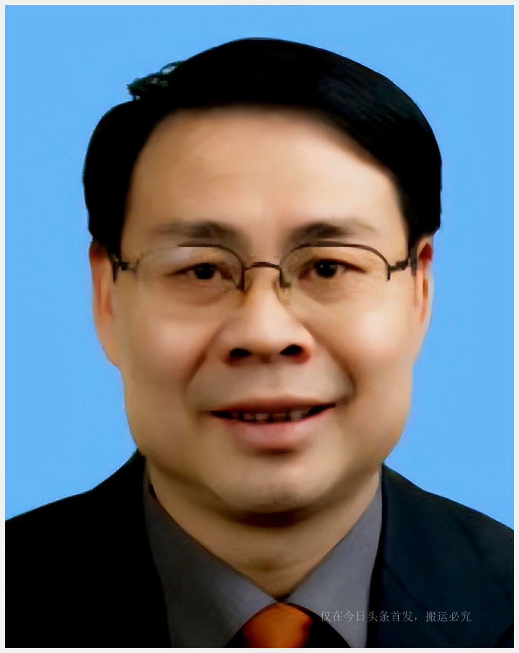 Luo Min, a corrupt female official, took the initiative to make friends ...