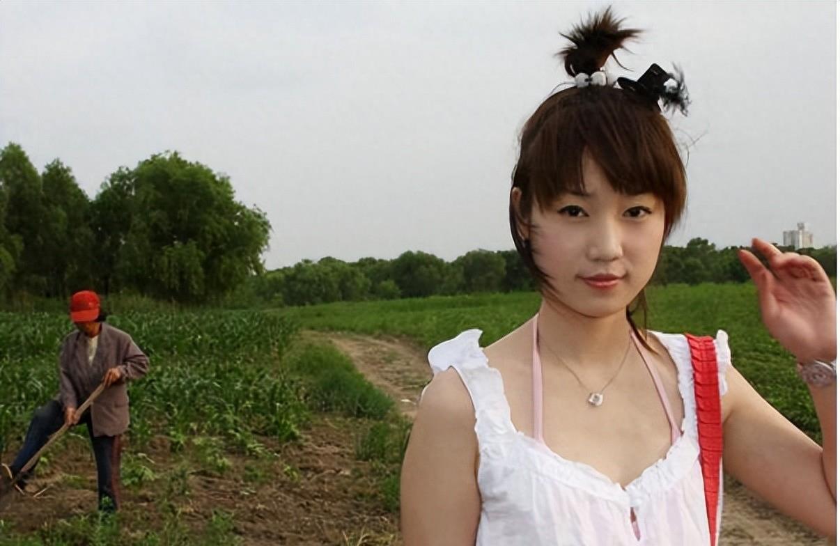 Model Zhang Xiaoyu became popular through photo shoots and is still single at the age of nearly ...