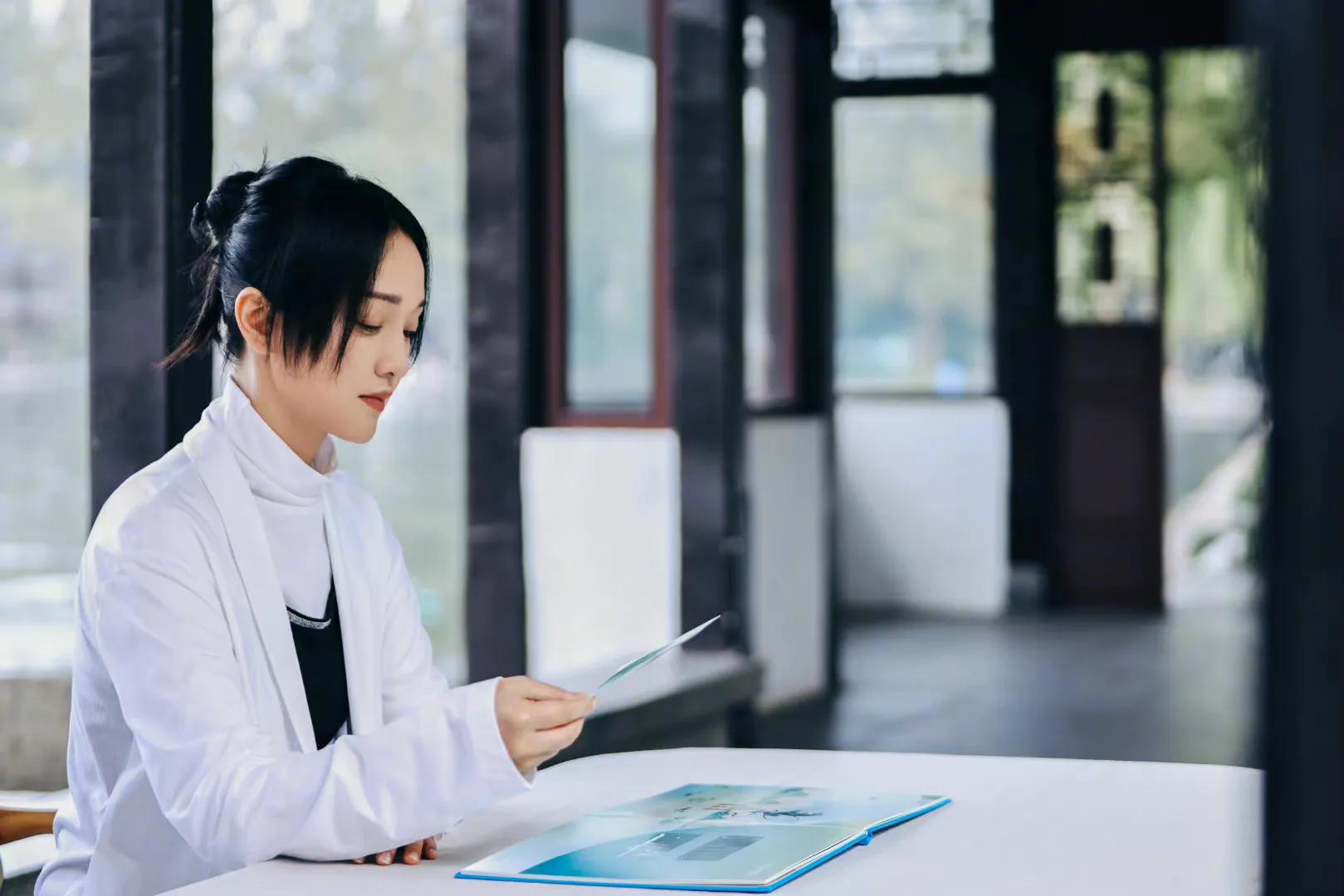 Zhou Xun roaming in the West Lake blockbuster - iMedia