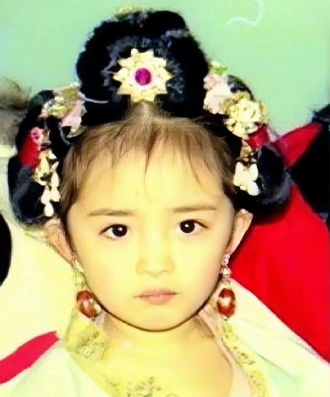 From a child to a thirty-year-old, what has Yang Mi experienced? - iNEWS