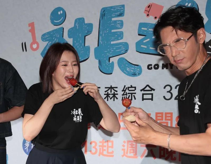Liu Pinyan eats candied haws and sprays Li Liren on his face, the scene ...