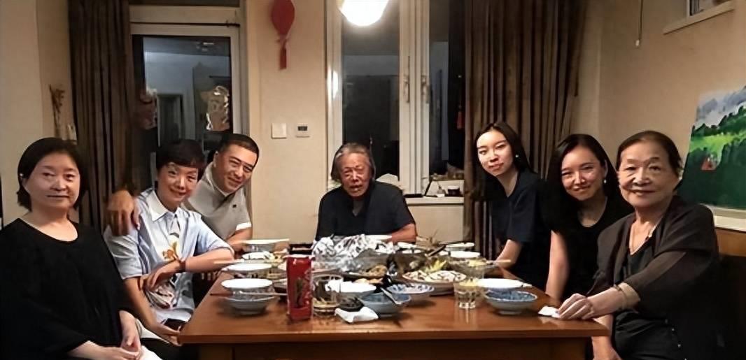 Zhang Jiayi's family portrait was exposed for the first time. The 10 ...