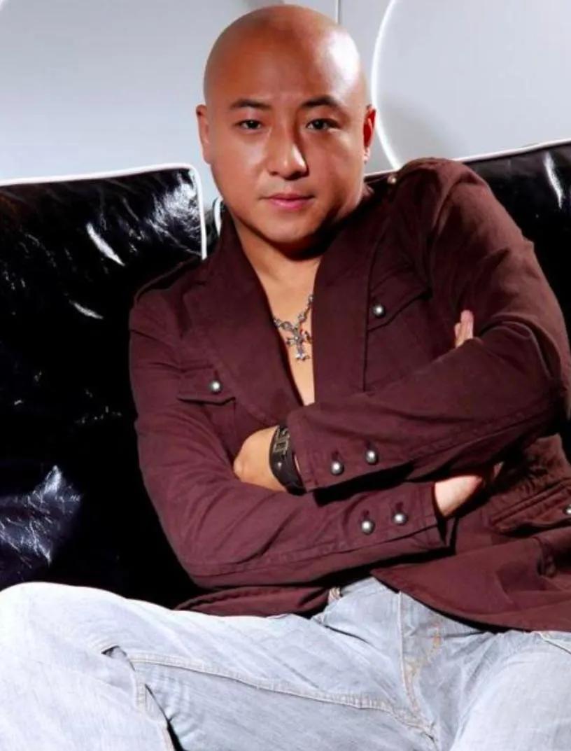 Zhou Xiaoou and Wu Jing were young, they raised their son alone after ...