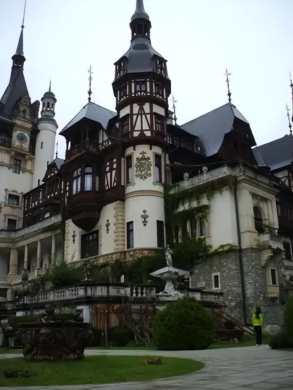 Hidden history, the untold stories of the Romanian royal palace - iNEWS