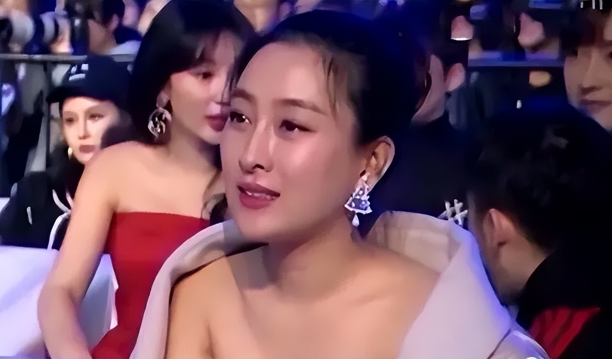 Huang Yiqing exploded Ma Su's "Pornographic Photos" again: Boyfriends keep changing, sitting on ...