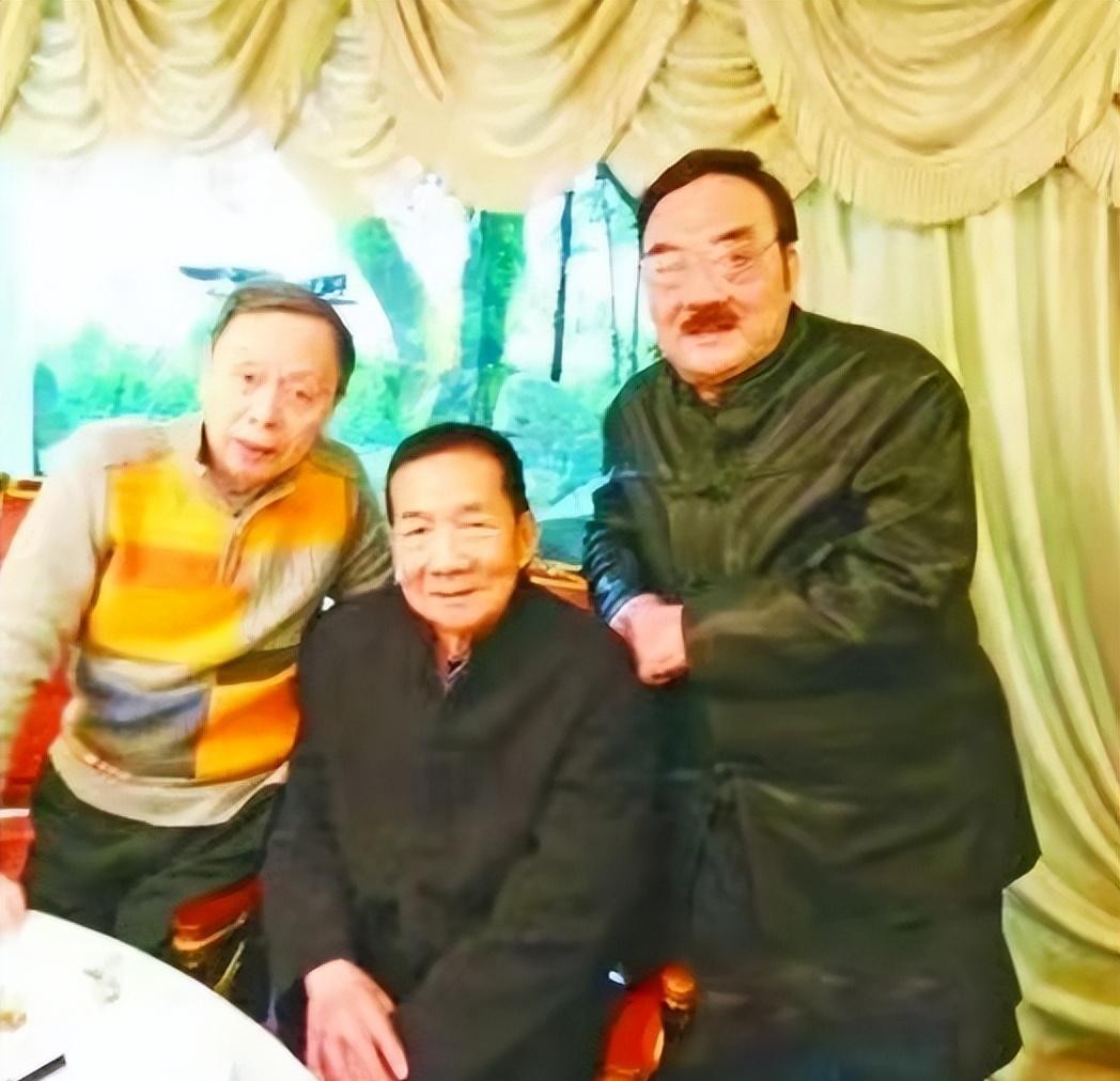 87-year-old Huang Junying suffered heavy blows one after another. He ...