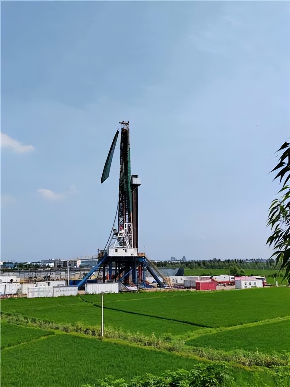 CNPC Liaohe Oilfield's first cable "one-trip logging" logging ...