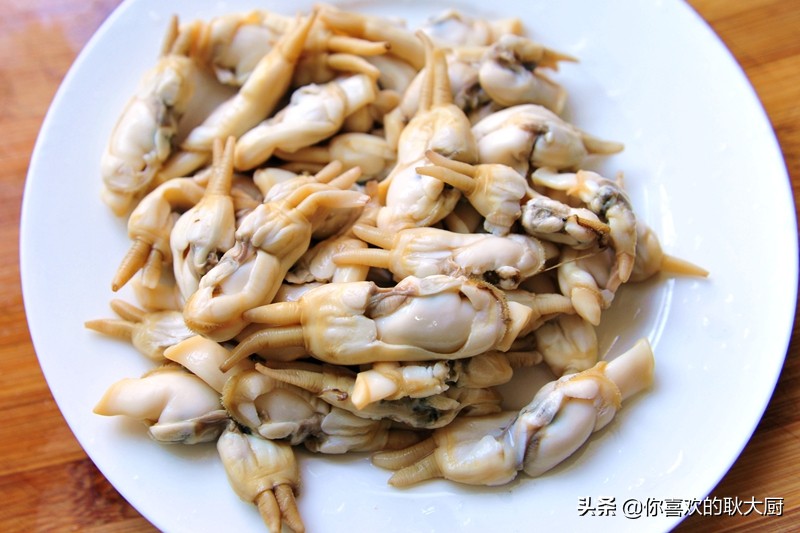 The razor clams are fresh and tender, and the seafood salad is also ...