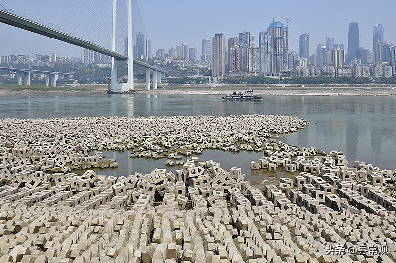 The "rock formation" by the Yangtze River in Chongqing has surfaced ...