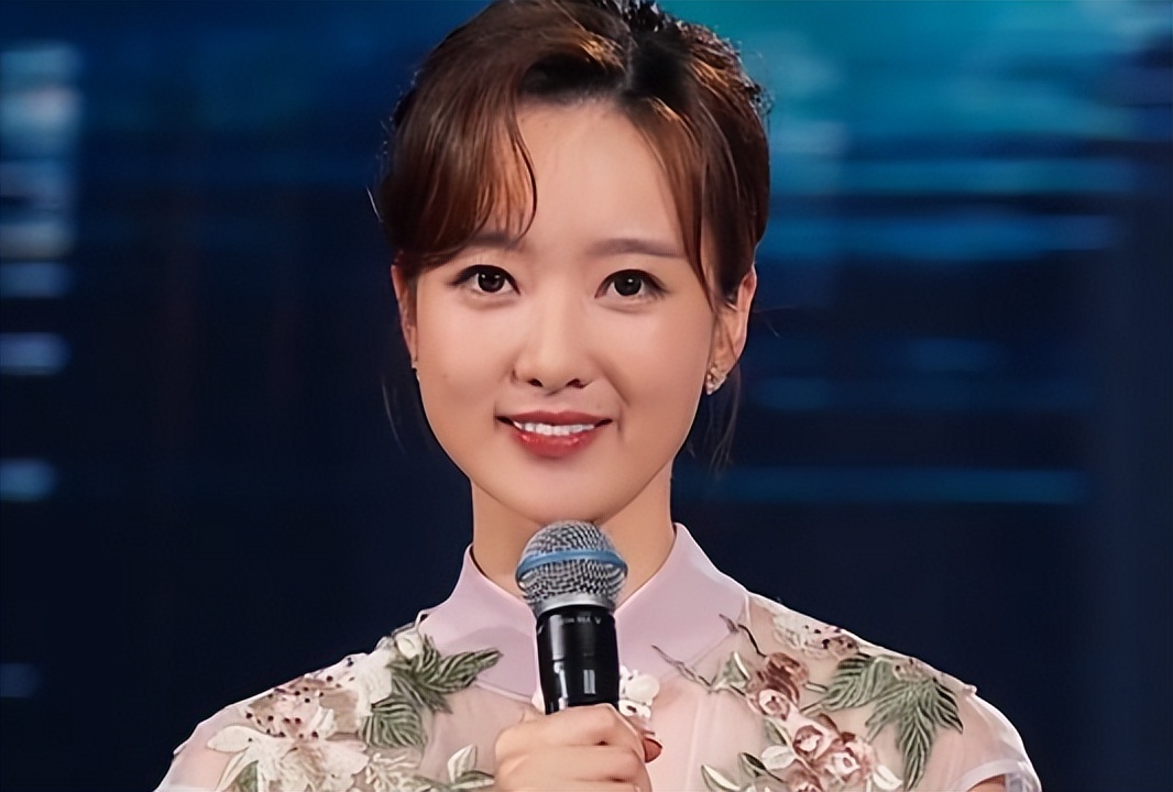 Relying on her looks, she is the youngest rising star in the hosting ...