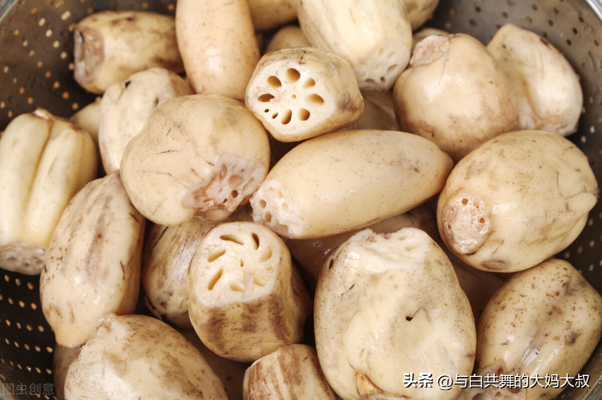 Share a lotus root and hoof flower soup (I heard that it is good to ...