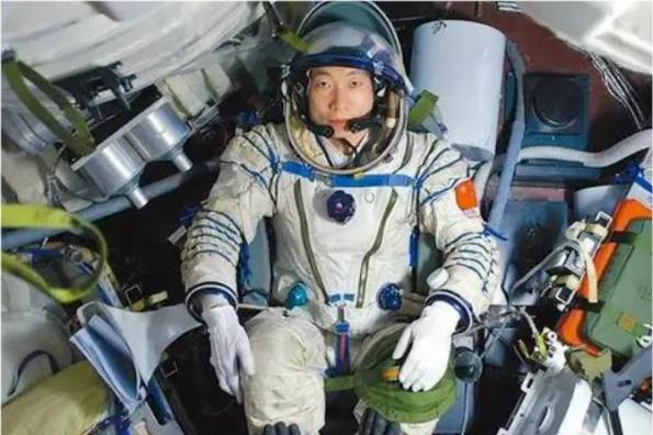 The bizarre knocking sound Yang Liwei heard in the spaceship 13 years ...