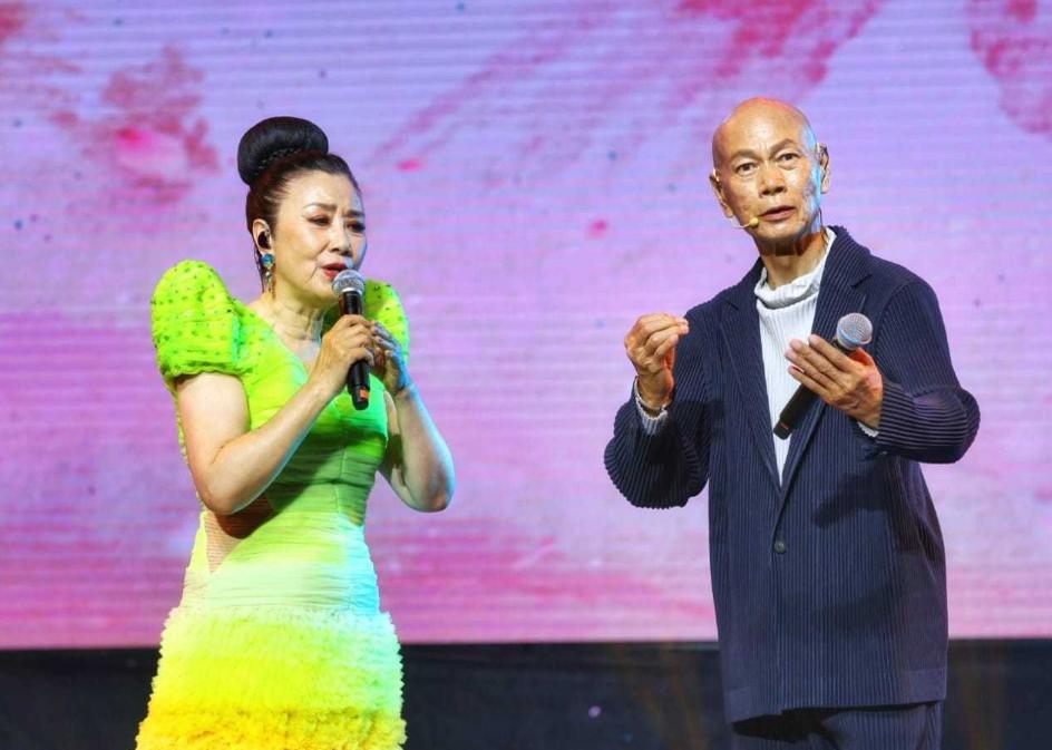 Wang Mingquan and his wife held a concert in the Mainland, and were ...