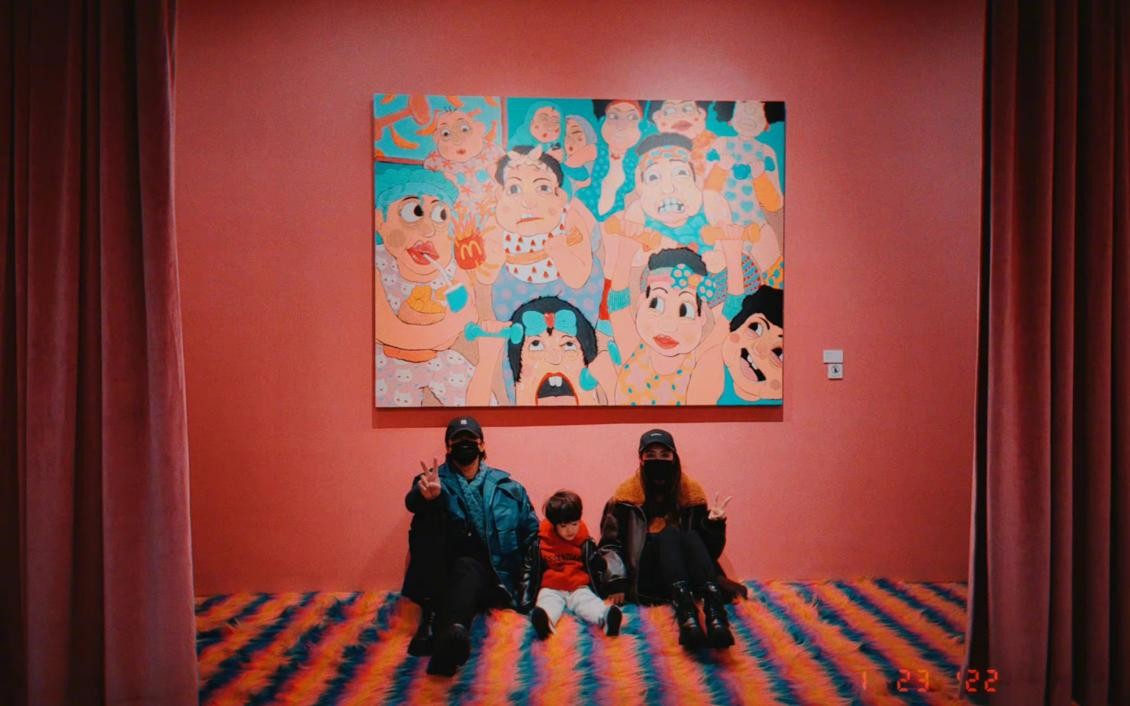 Jiang Chao's family visits the art exhibition, 2-year-old Daniel's ...