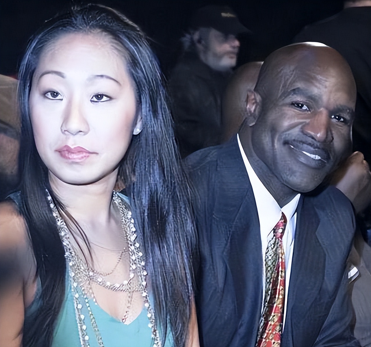 How much does boxing champion Holyfield taste?Looking at the Asian ...