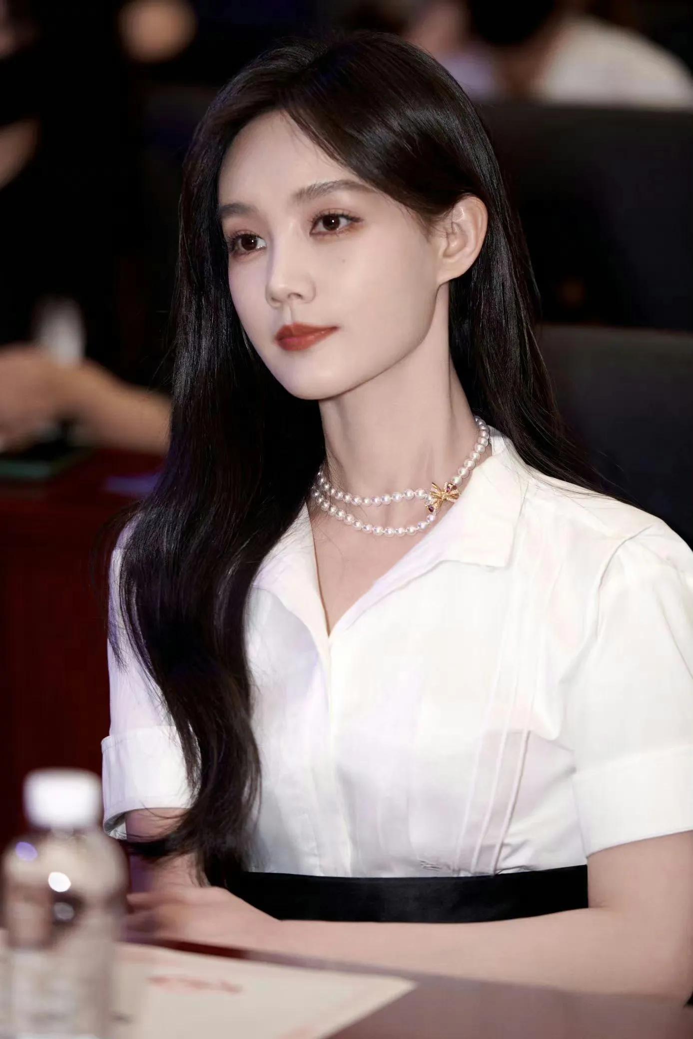 Li Yitong's beautiful picture - iNEWS