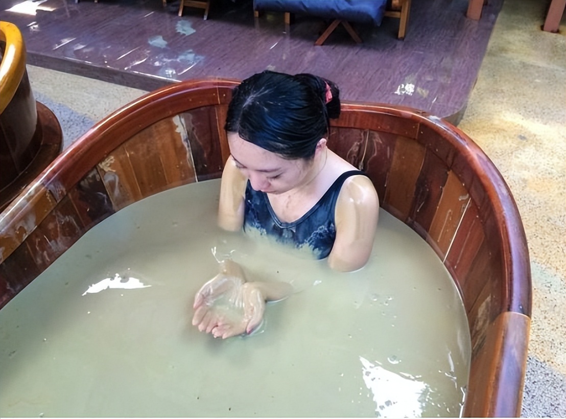 The "most exciting" mud bath in Vietnam, the "mixed bath" is the most ...