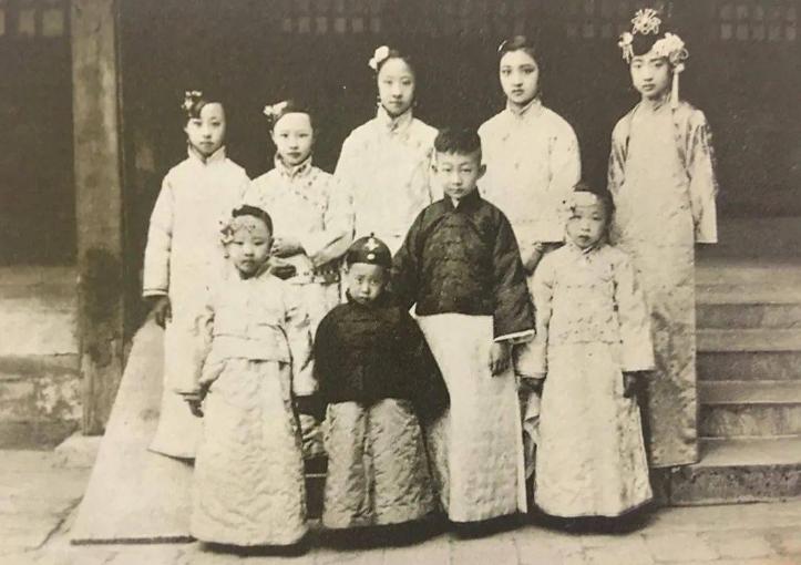 Who did the few remaining members of the Qing Dynasty marry later?Many ...