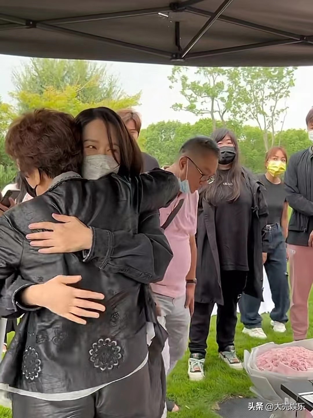 On the sixth anniversary of Qiao Renliang's death, Chen Qiaoen and her ...