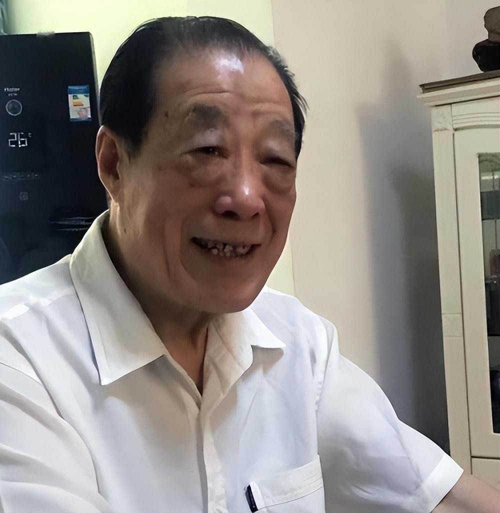 Wang Hongwen was dying and struggling to privately transfer troops to ...