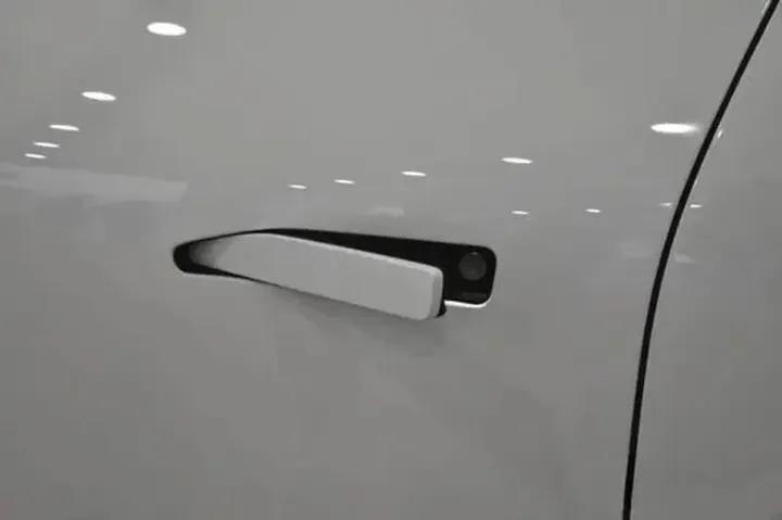 In addition to deliberately showing off the "sense of technology", the ...