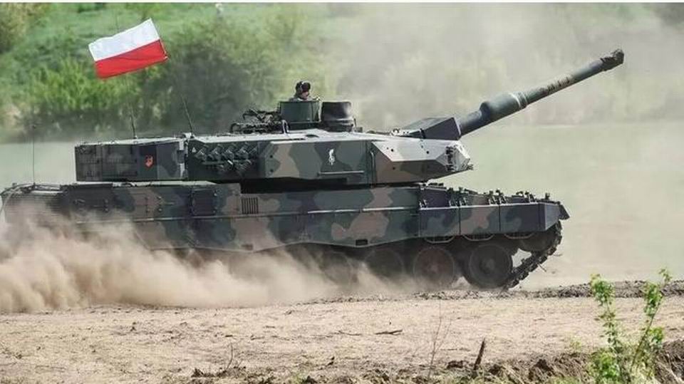 Is Russia's Newest Redline a Western Tank?Can Leopard 2 save Ukraine ...