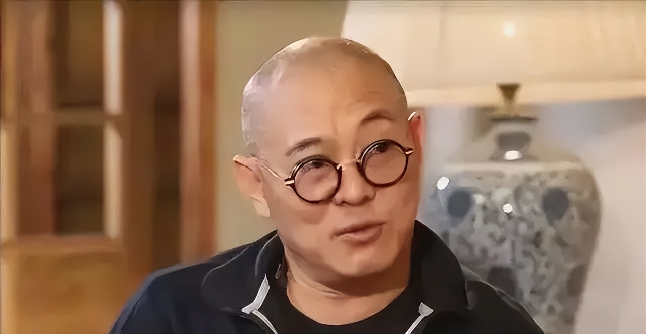 The 60-year-old Jet Li rarely showed his face, his face was swollen, and he was ridiculed for ...