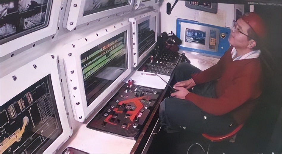 Intelligent monitoring of fully mechanized mining face driven by AR/VR ...