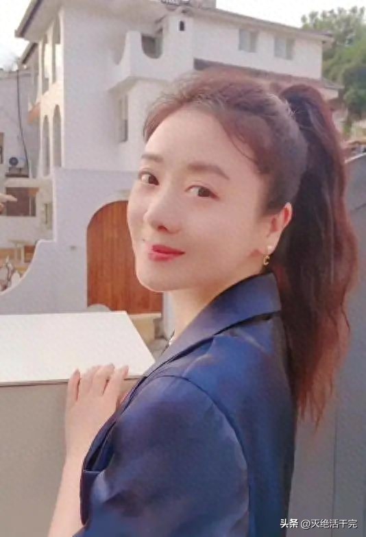 43-year-old Li Lin updates her status: Once the vacation photos come ...