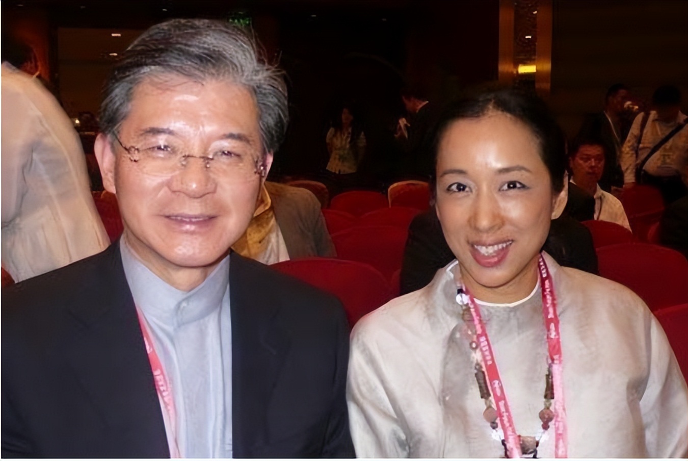 He Jingjie: Married to Luo Kangrui for 30 years, but made a wedding ...