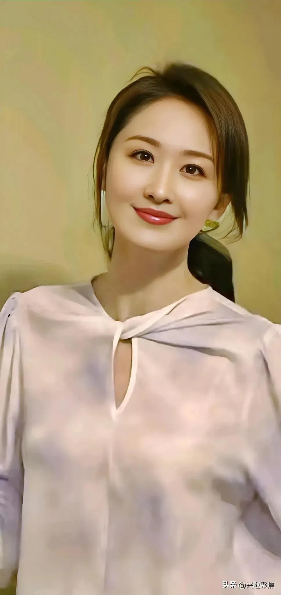 Cursive Script: Listening to the Rain in Jiang Jie's "Poppy Poppy" - iMedia