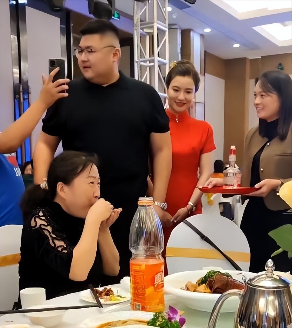 Double happiness!Brother Monkey's wedding came as scheduled, and half of the Internet celebrity ...