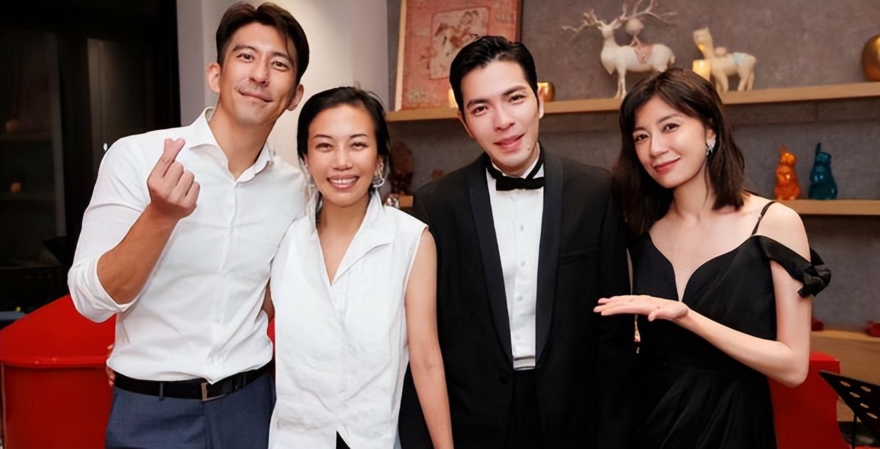 Xiao Jingteng successfully proposed to Lin Youhui! Jay Chou and his wife Alyssa Chia witnessed ...