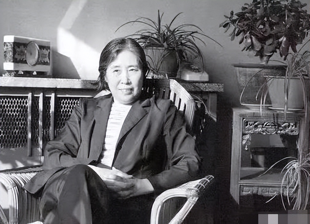 In 2004, Mrs. Liu Shaoqi saw the two sisters of the Mao family after ...