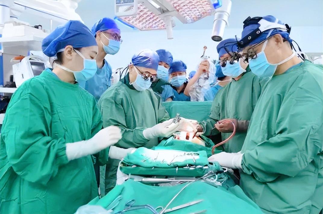 The world's lightest!The "Chinese Heart" was successfully implanted ...