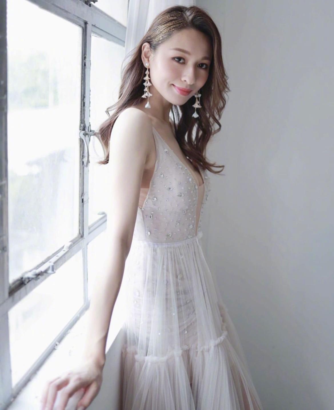 Lin Yuwei won the Miss Hong Kong champion, tall and tall, her father is ...