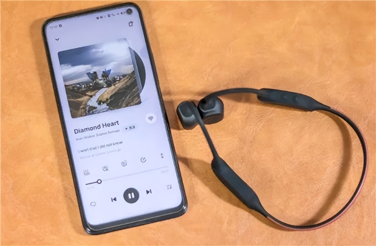 Why is Philips GO A7607 Bone Conduction Headphones, the Trendy New ...