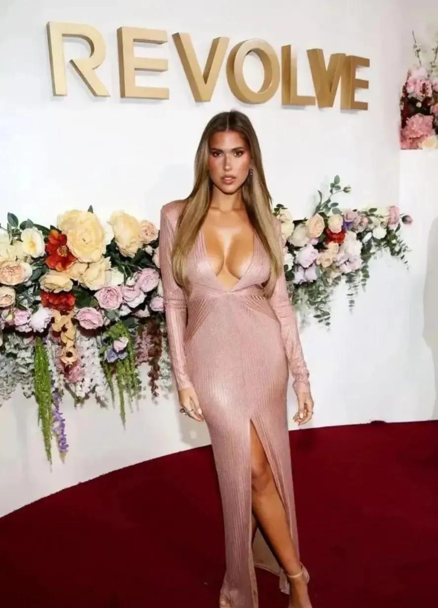 sexy goddess caradel - iNEWS