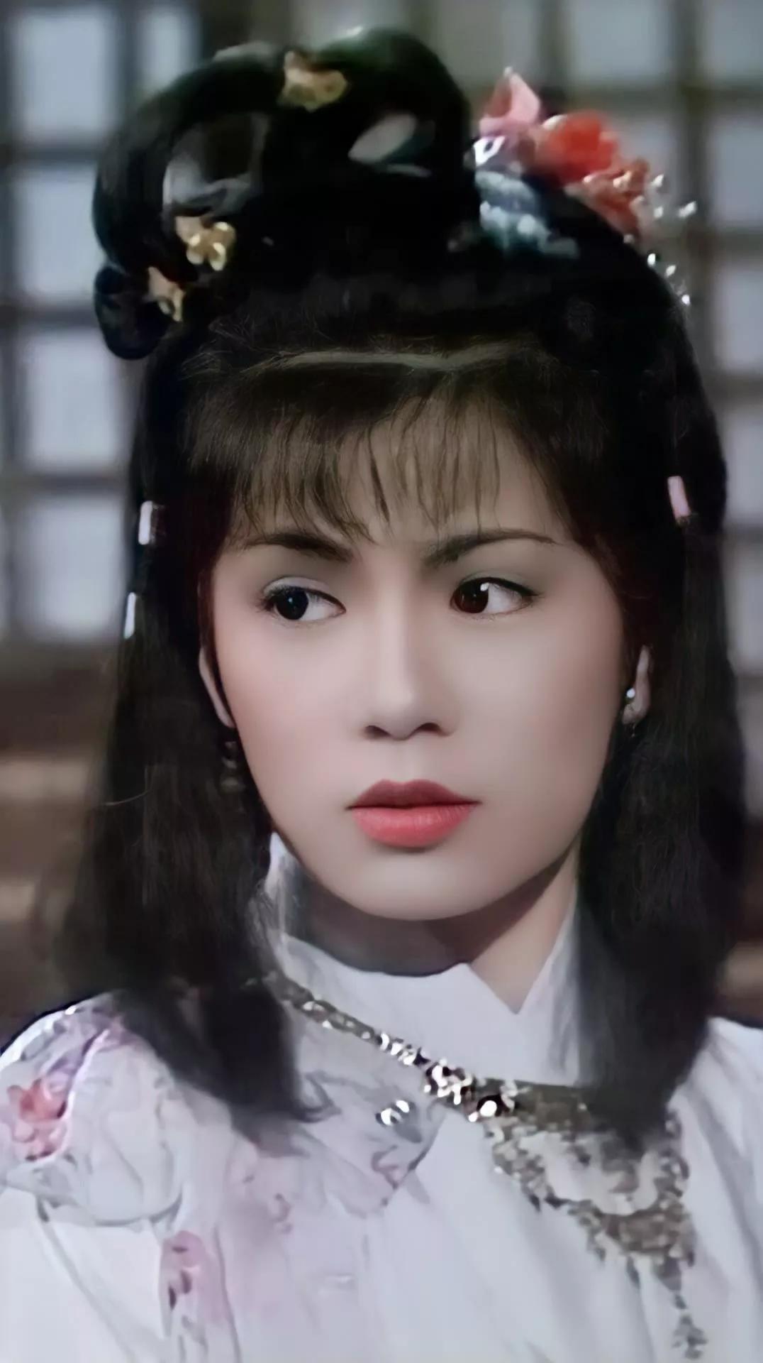 #83 Legend of the Condor Heroes#Weng Meiling#Huang Rong - iNEWS