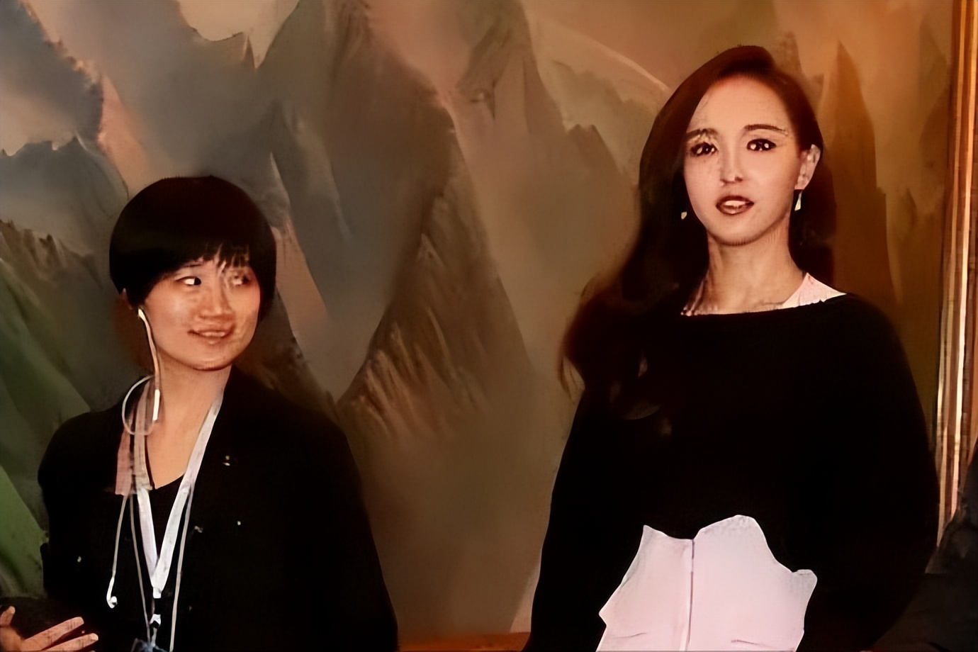 The star assistant is too much! Touching the buttocks, taking over the ...