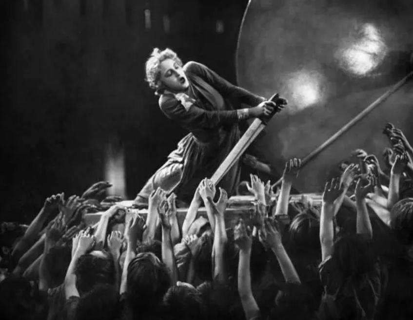 "Metropolis": the plot of the story? An expression of sociopolitical ...