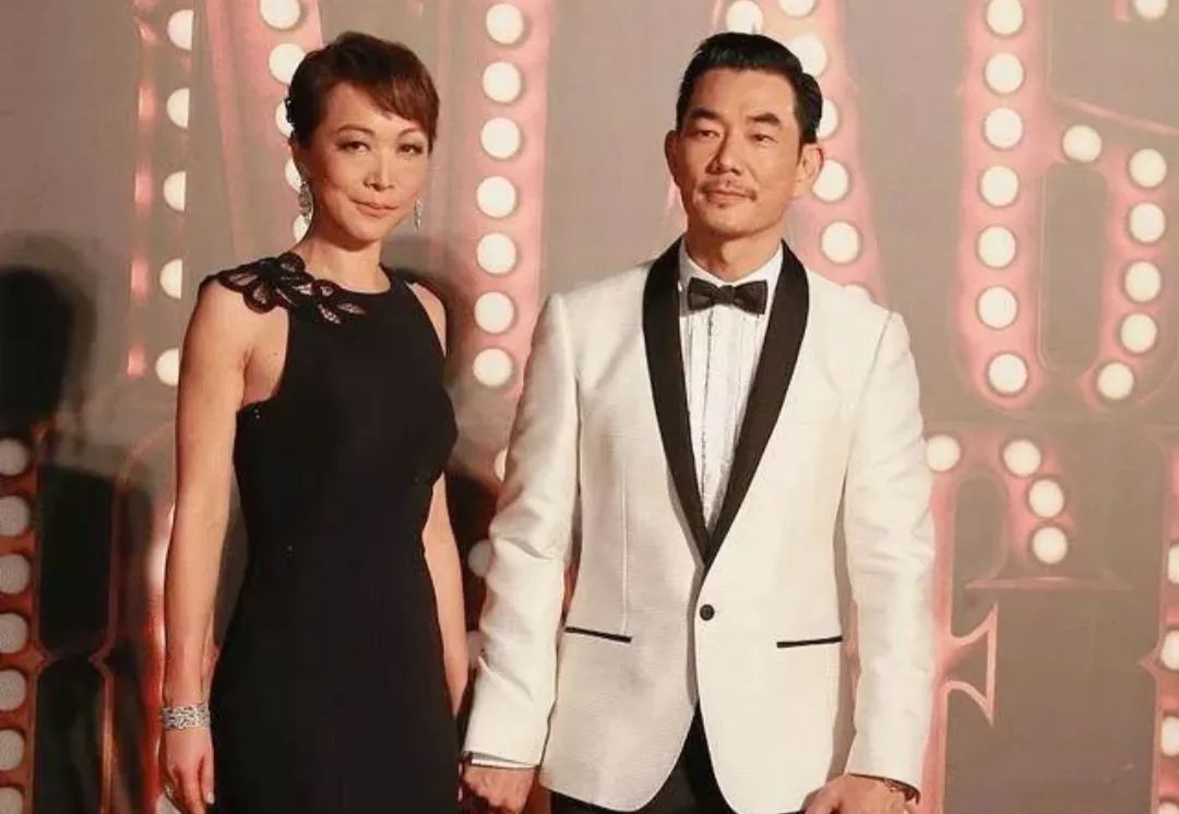 56-year-old Ren Xianqi and his 53-year-old wife are rarely in the same frame. Although they are ...