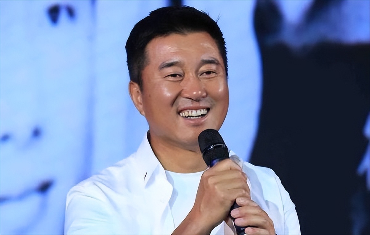 Wang Zhengzheng, his magnetic voice is super charming, a recent photo ...