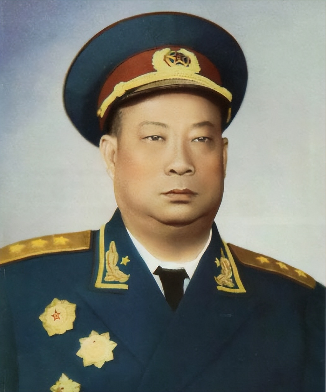 This general has only one hand, and his partners are all top famous ...