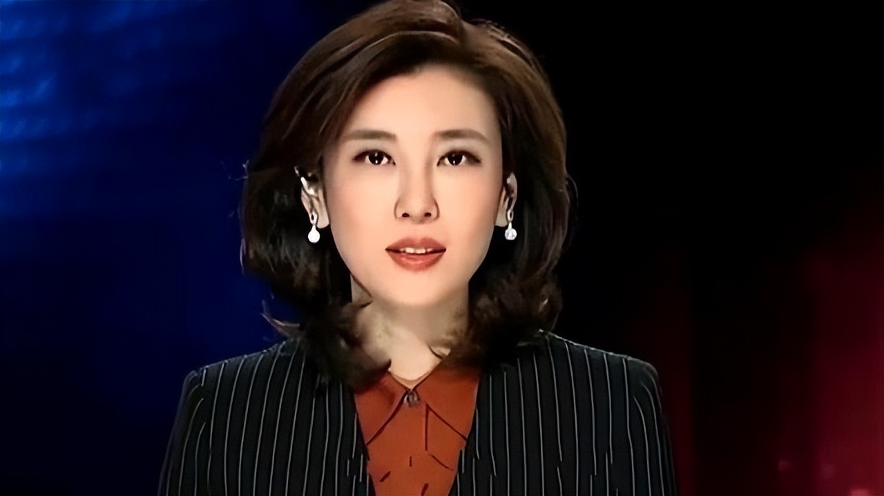 She is the most beautiful host. She is recognized by her hard work, but ...