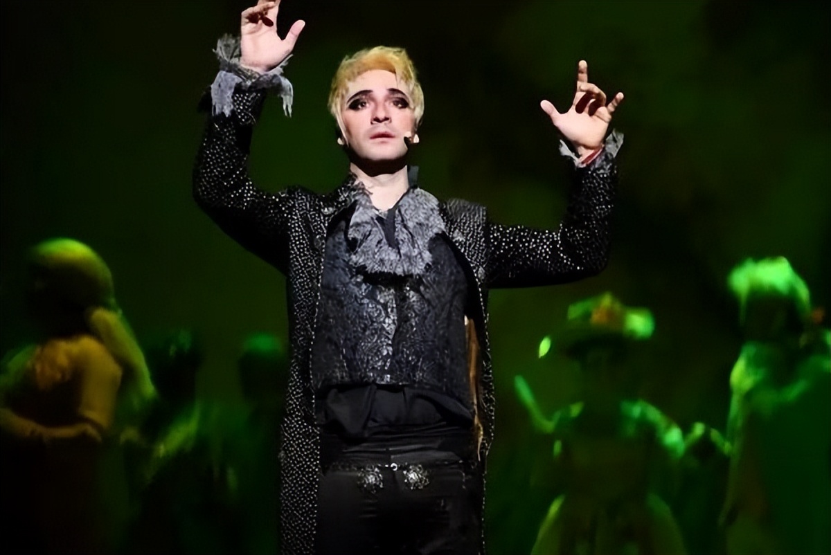 Emo and singing styles in the French musical "Rock Mozart" - iMedia