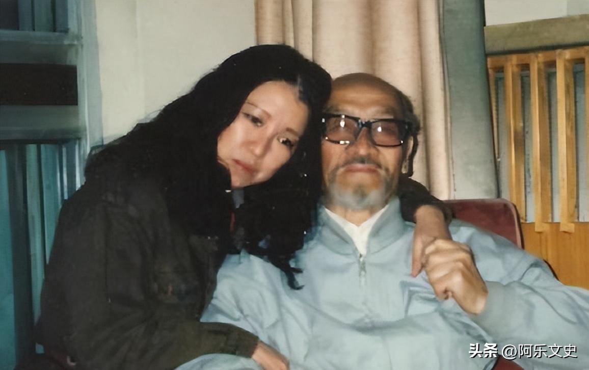 The second time Sanmao saw Wang Luobin, he said, "Buy me a suite", and ...