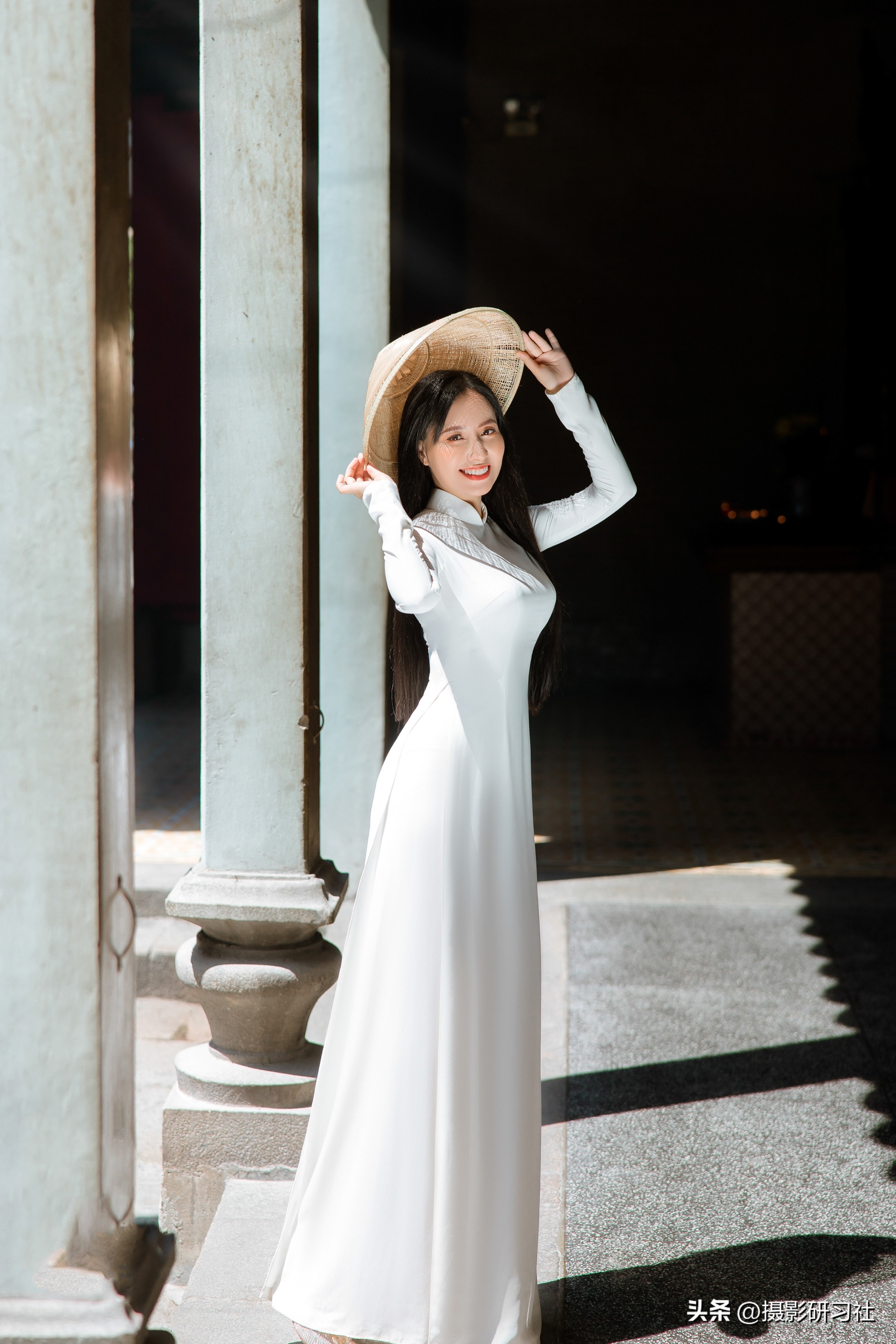 How photographers use light and shadow to express the body beauty of ...