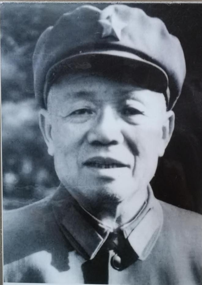 When Peng Dehuai was sent to Chengdu in 1965, the barber told him ...