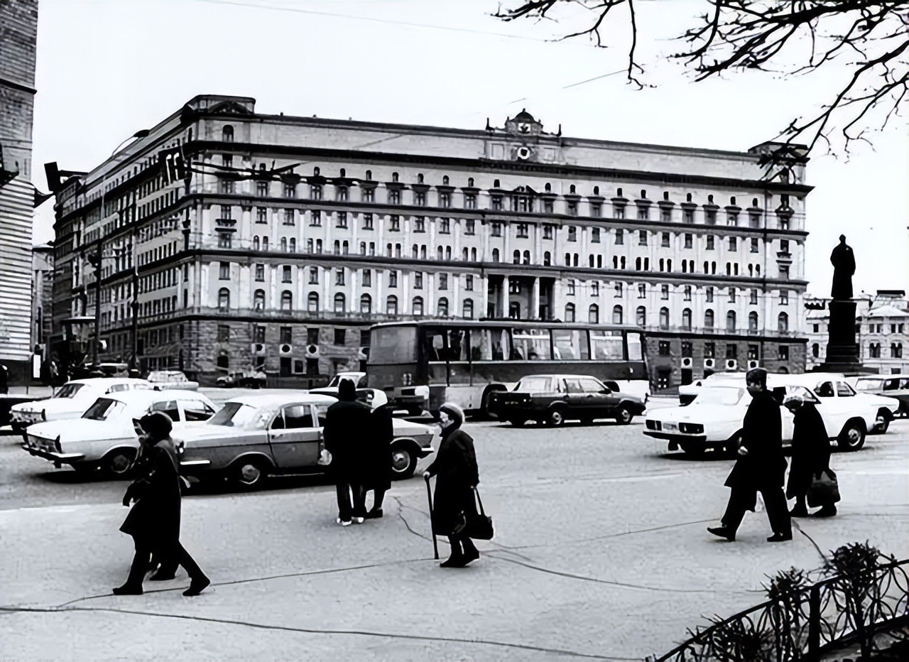 During the Cold War, Soviet spies hid in trunks and defected to the ...